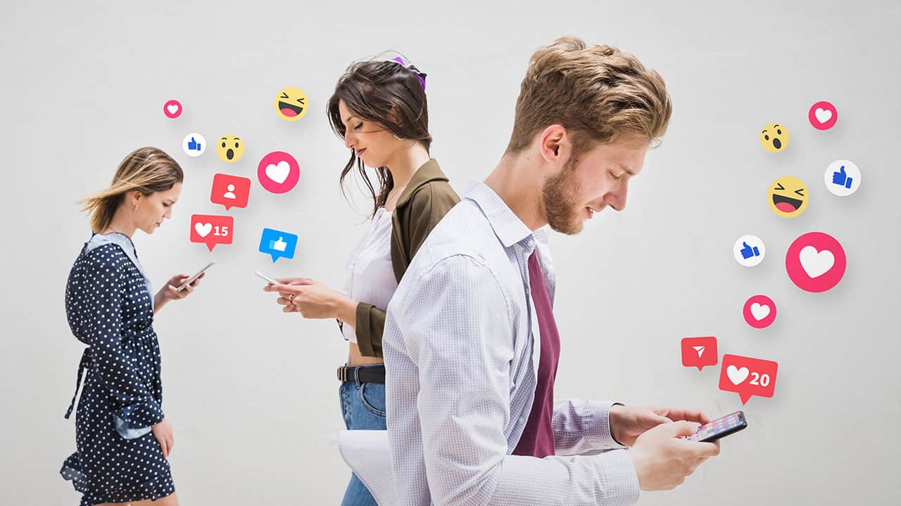 What Are the Pros and Cons of Social Media?